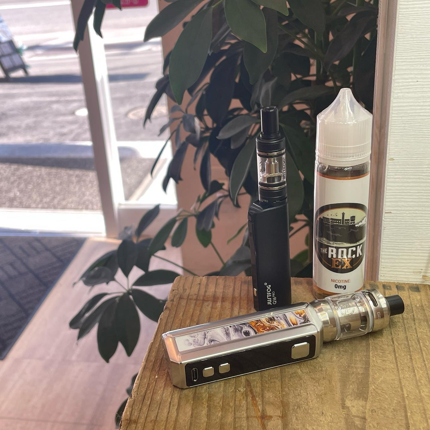 from Instagram こんにちは、VAPE STORE札幌大通店です。割と気温の高い日が続いてますね。当店もドアオープンで営業中です ...